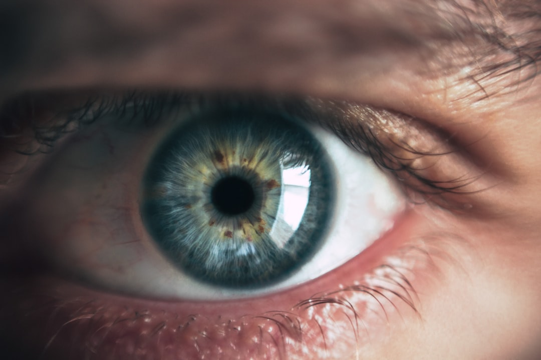 Gritty Eyes After Cataract Surgery: How Long Does It Last? – Eye ...